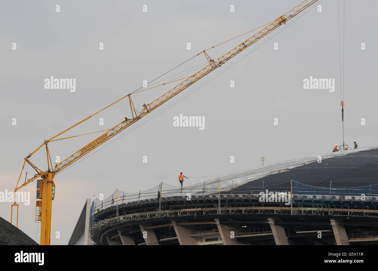 Workers building hydro in glasgow hi-res stock photography and images ...