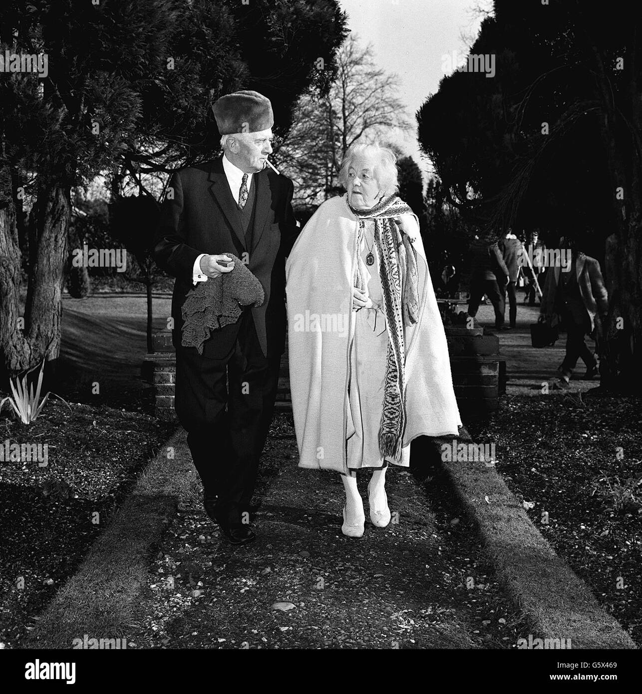 Takes walk in the wintry sunshine with her actor husband hi-res stock ...