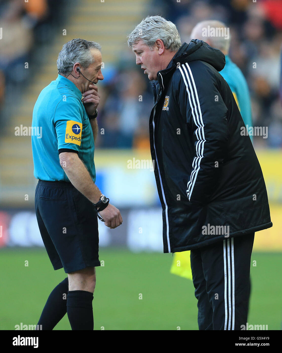 Hull City's manager Steve Bruce (right) speaks with referee Scott ...