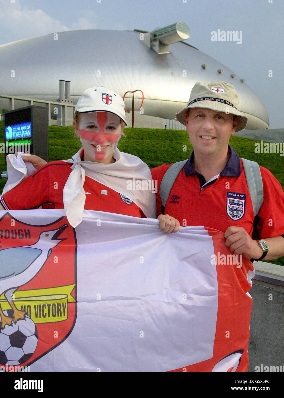 England fans barrie and jessica watson from scarborough hi-res stock ...