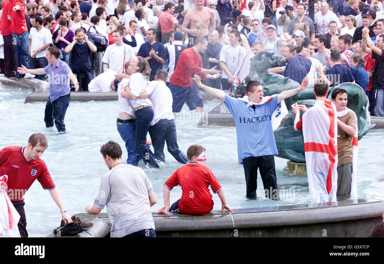 England football fans london 2002 hi-res stock photography and images ...
