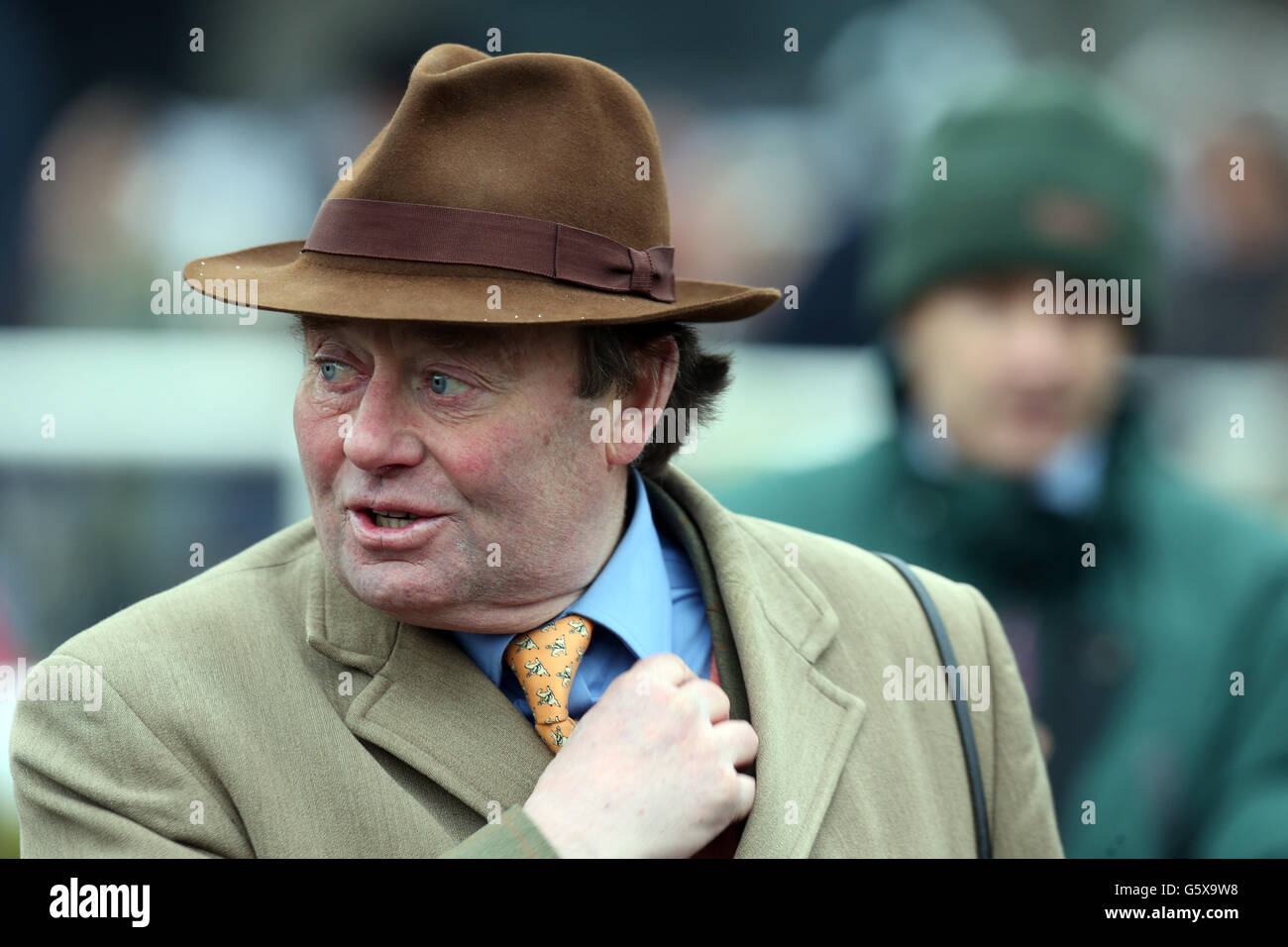 Horse racing racing plus chase day kempton park racecourse hi-res stock ...