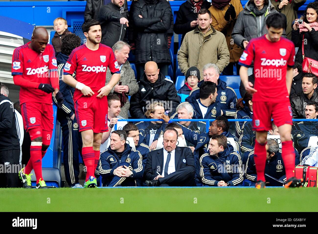Chelsea interim manager rafael benitez on the bench hi-res stock ...