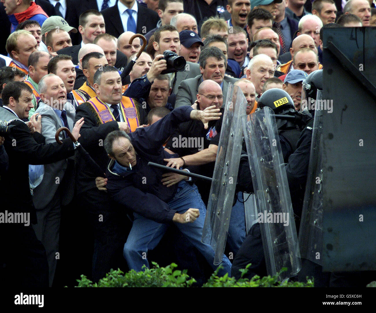 Portadown Orangemen clash with riot police after the men had broken ...