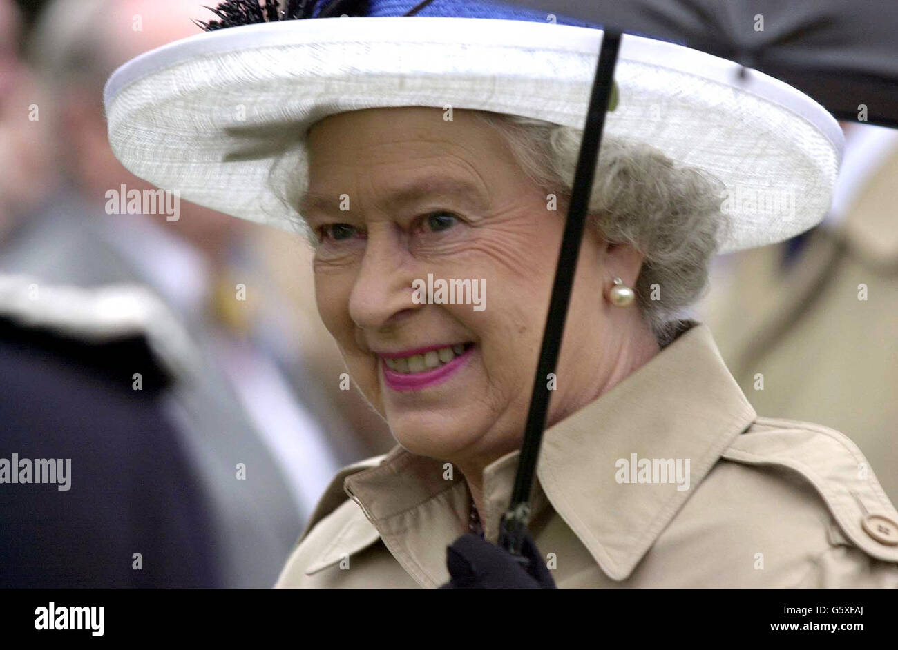 Queen elizabeth golden jubilee june hi-res stock photography and images ...