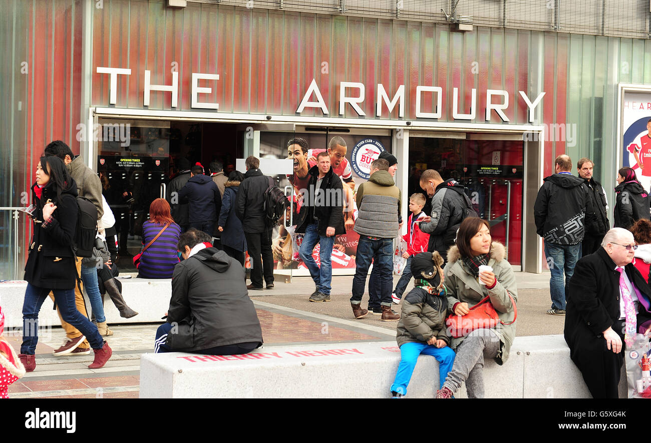 Emirates stadium shop hi-res stock photography and images - Alamy