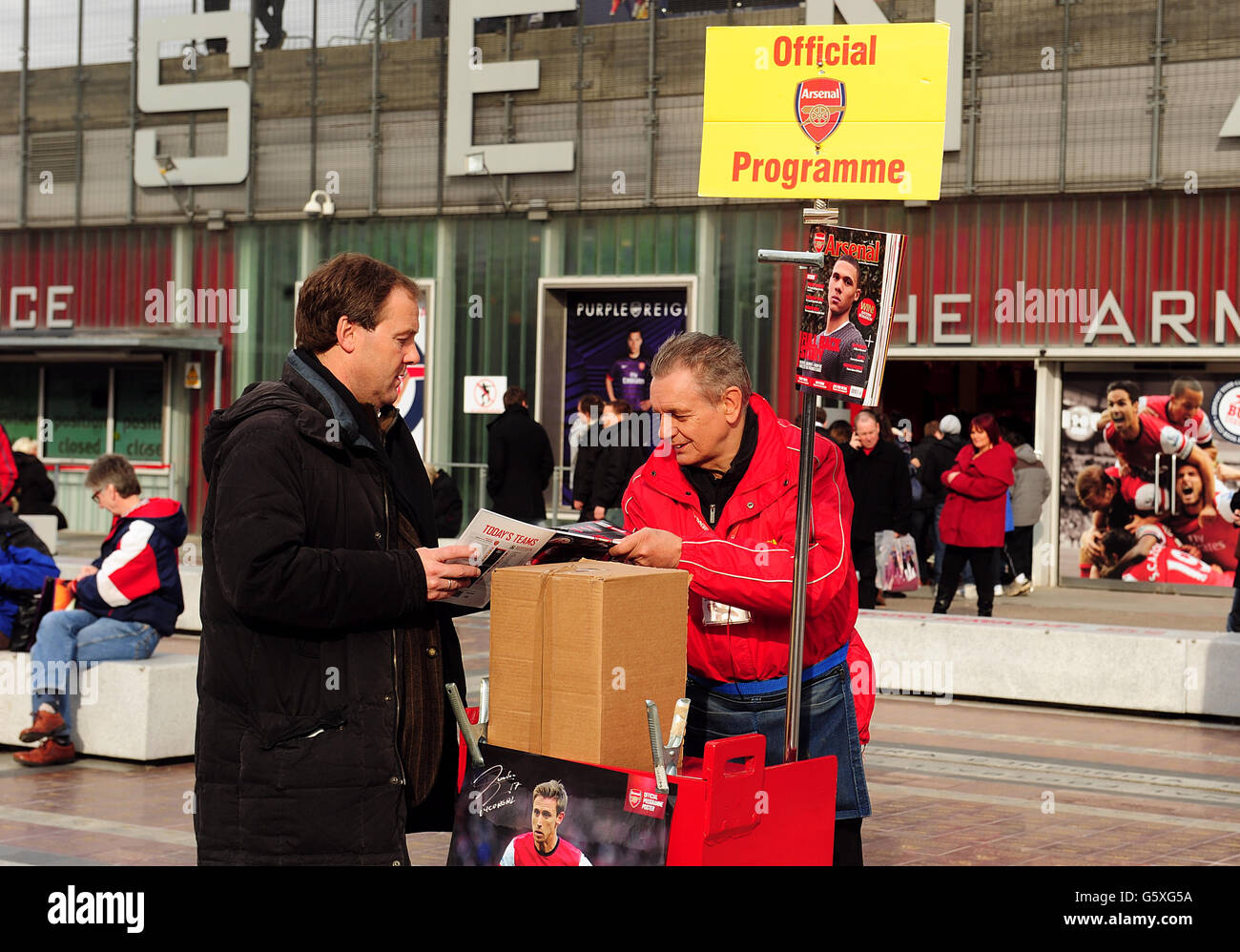 Fan gv pre match programmes seller stall hi-res stock photography and ...