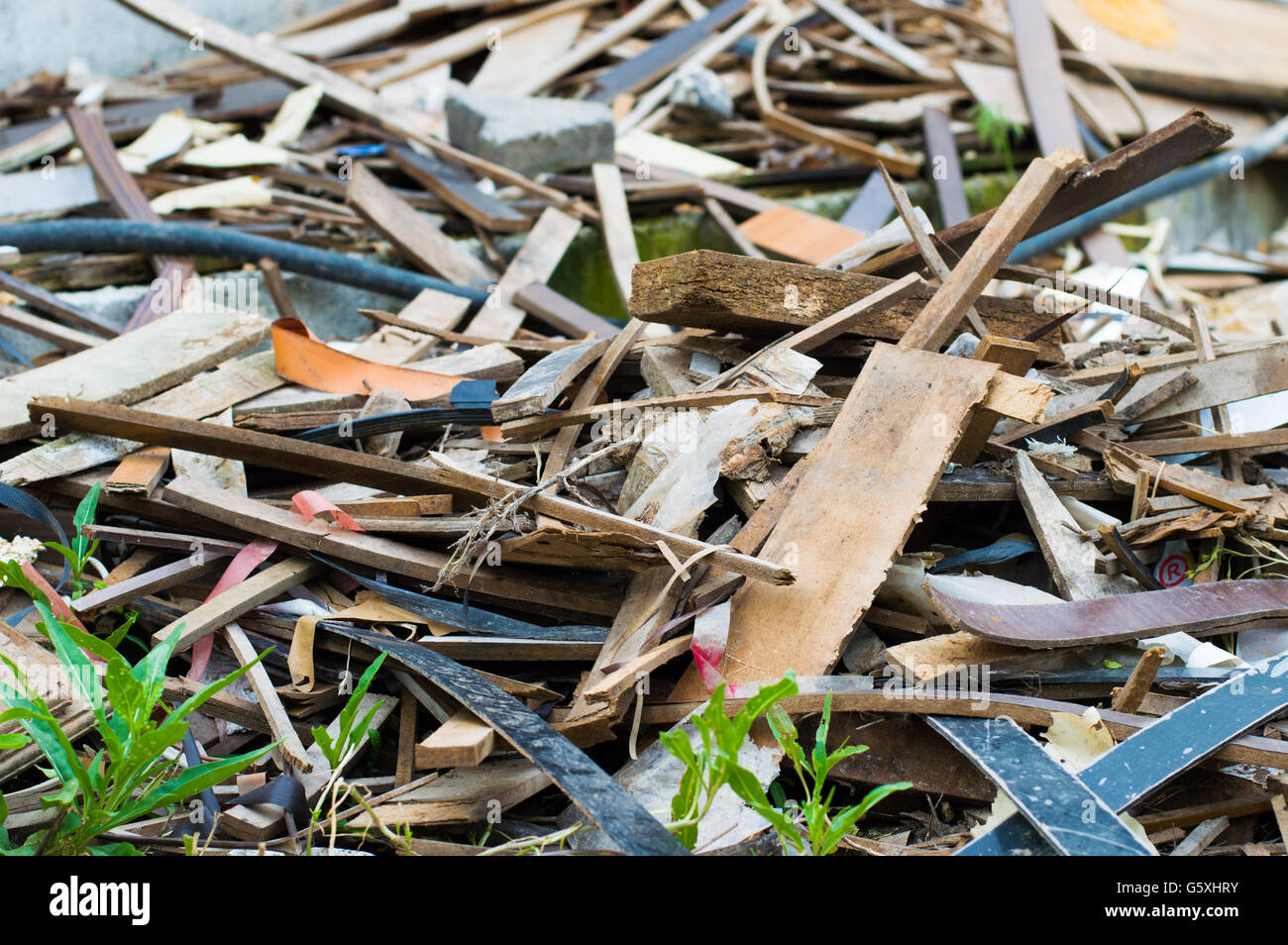 Pile of wooden and metal scrap Stock Photo - Alamy