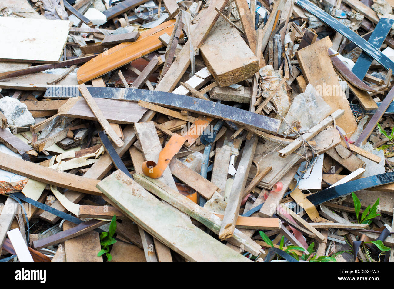 Pile of wooden and metal scrap Stock Photo - Alamy