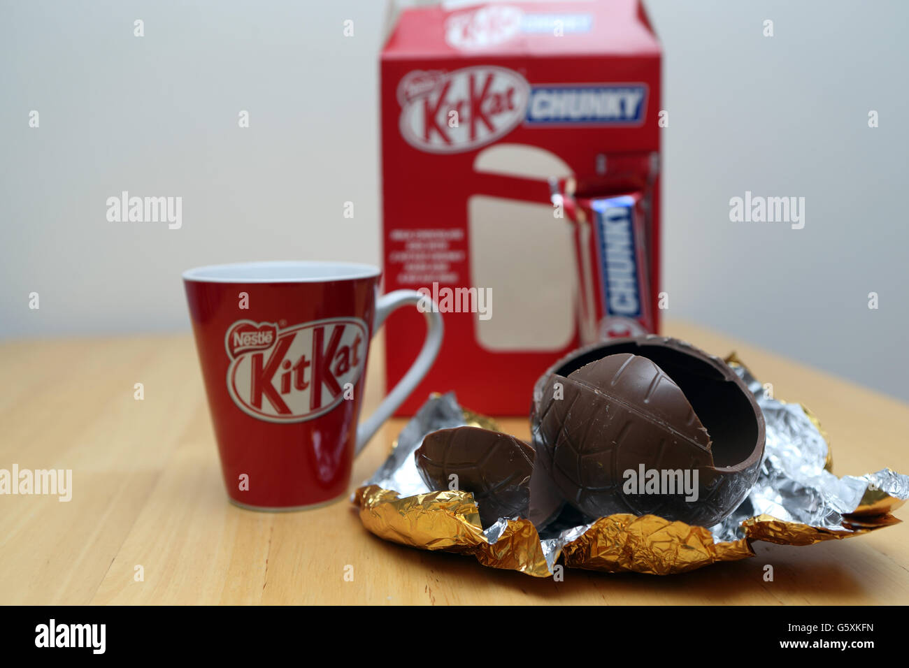 A general picture of nestle kit kat easter egg hi-res stock photography ...