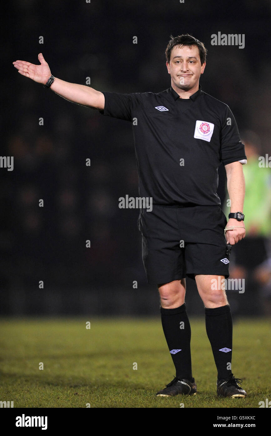 Soccer non league soccer referee hi-res stock photography and images ...