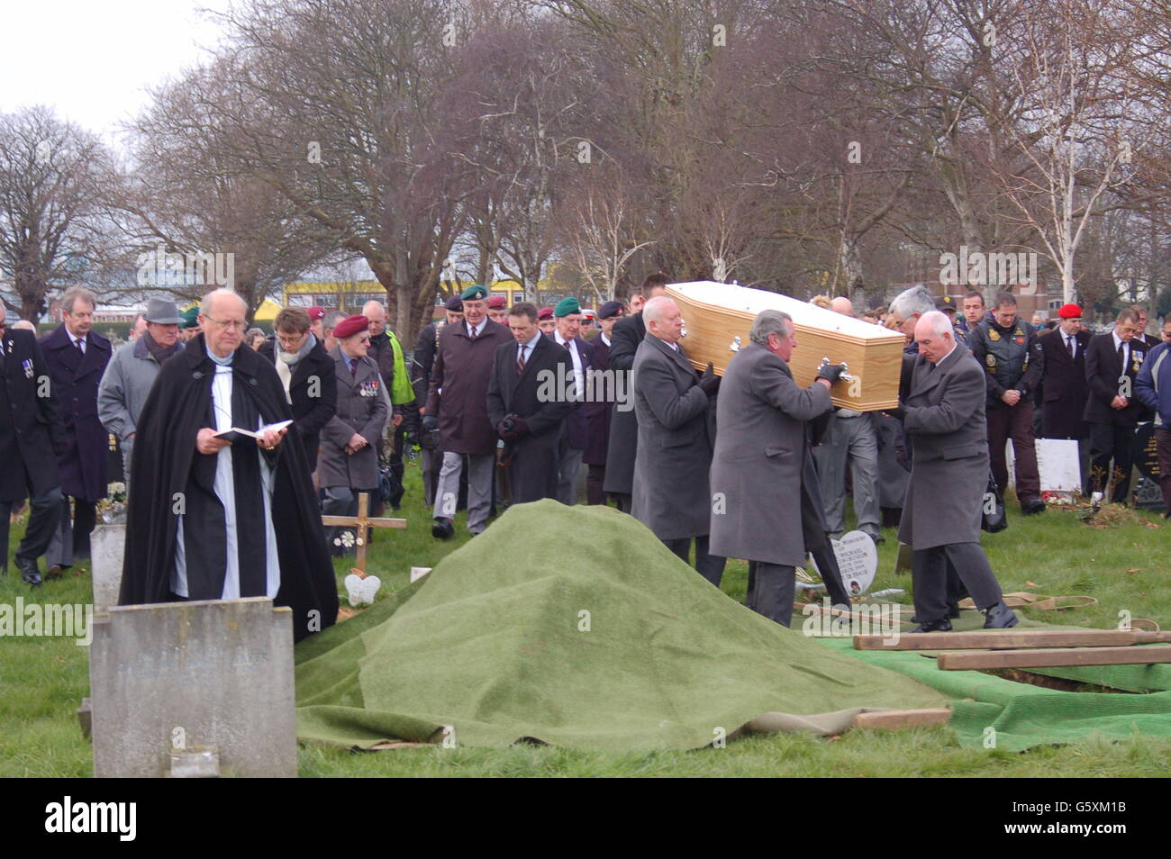 Mourners attend facebook funeral hi-res stock photography and images ...