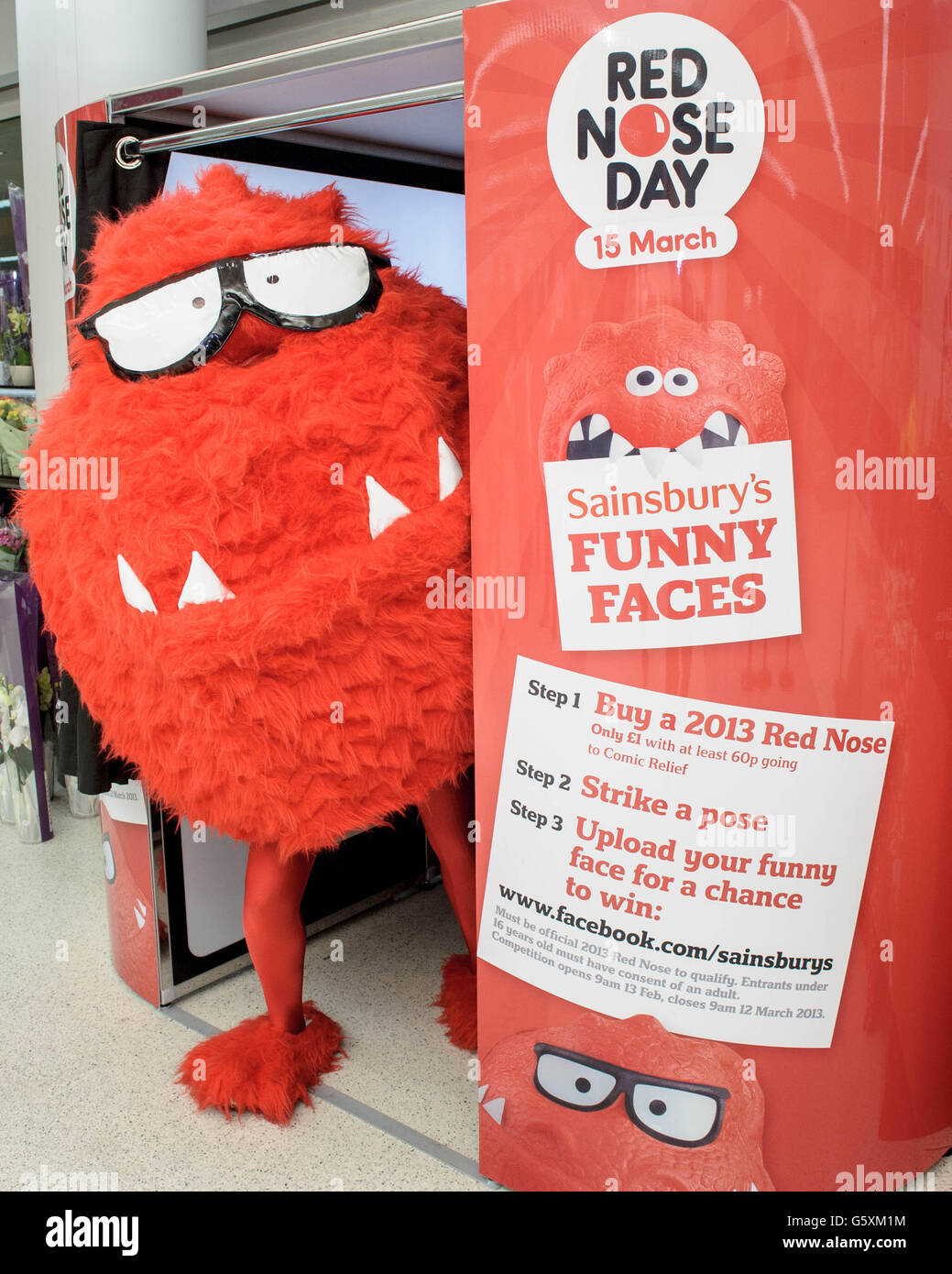 Showbiz relief face tnrphoto hi-res stock photography and images - Alamy