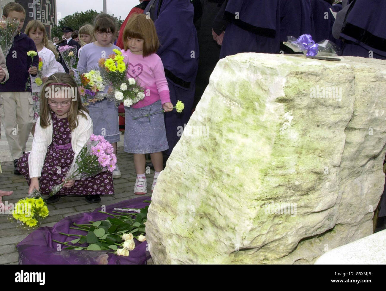 Falklands ceremony children Stock Photo - Alamy