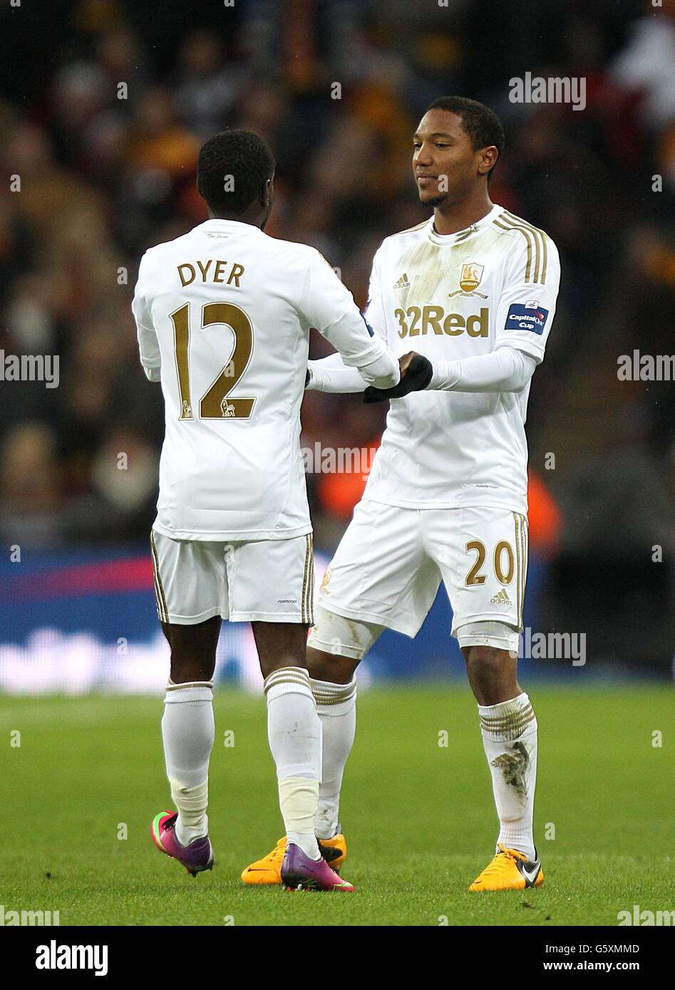 Swansea City's Jonathan De Guzman (right) celebrates with team-mate ...