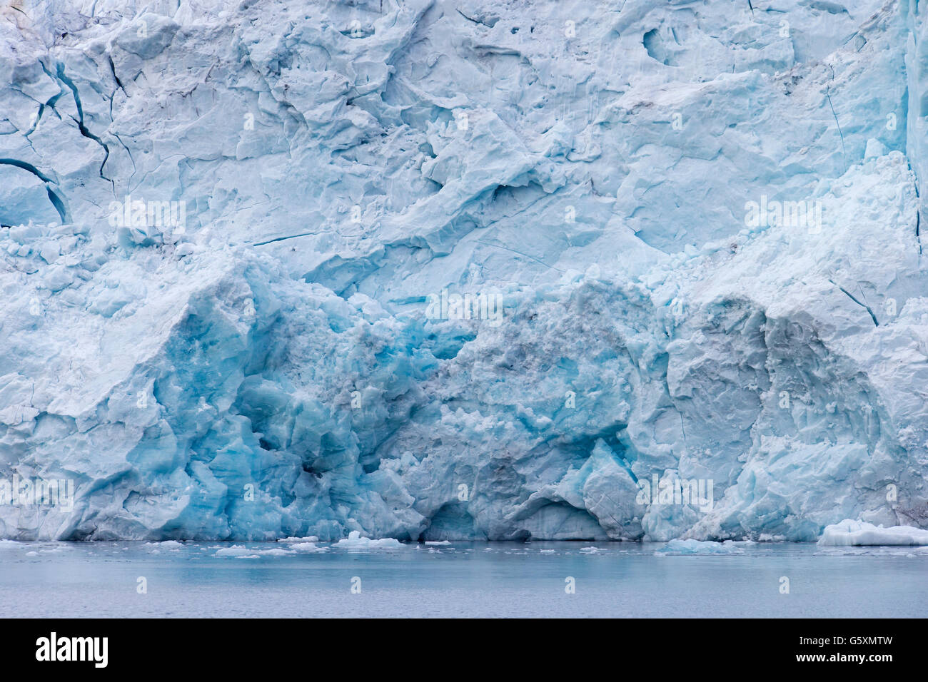 Samarinbreen glacier calving into Samarinvågen, bay of the fjord ...