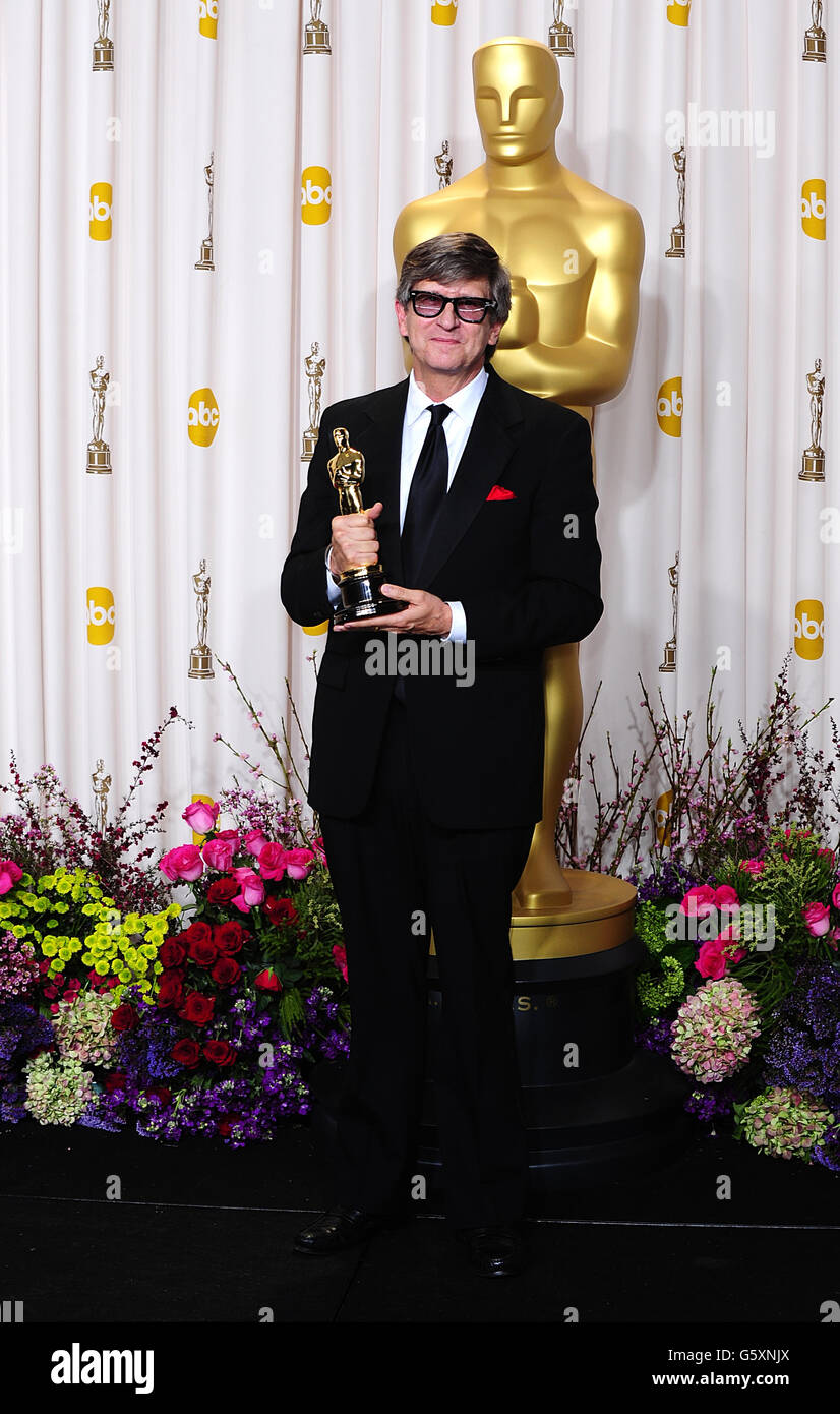Rick Carter with his oscar for achievement in production design ...