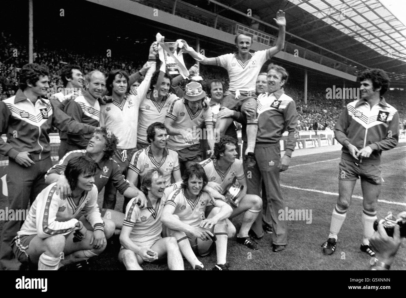 English first division trophy hi-res stock photography and images - Alamy