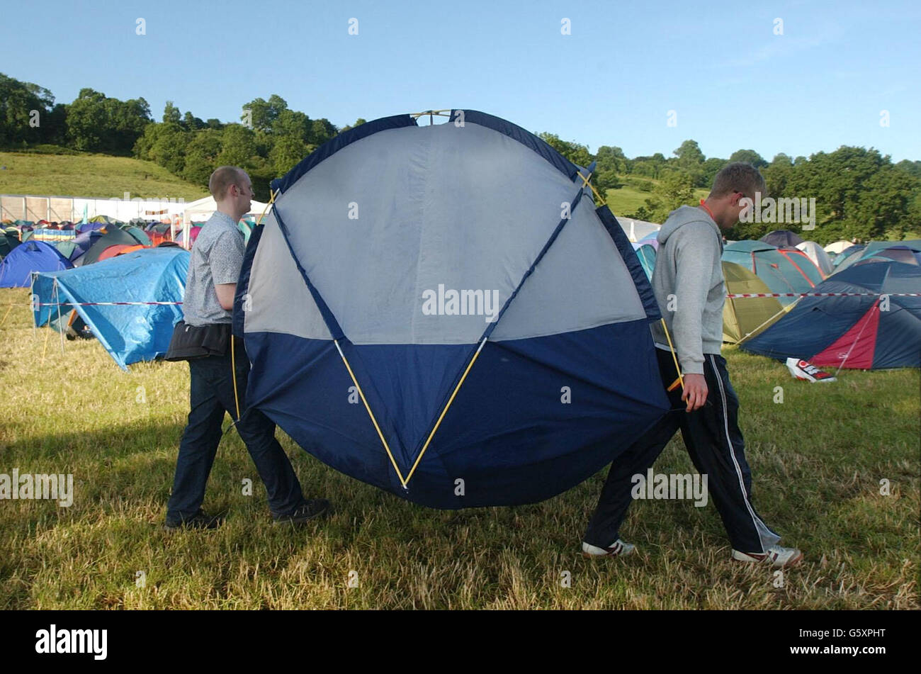 Campers move tent hi-res stock photography and images - Alamy