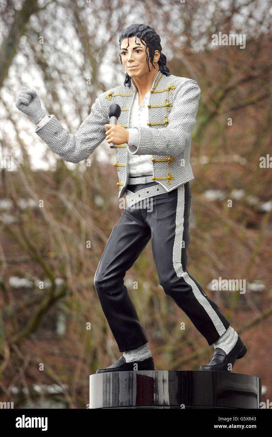 Michael jackson statue fulham hi-res stock photography and images - Alamy