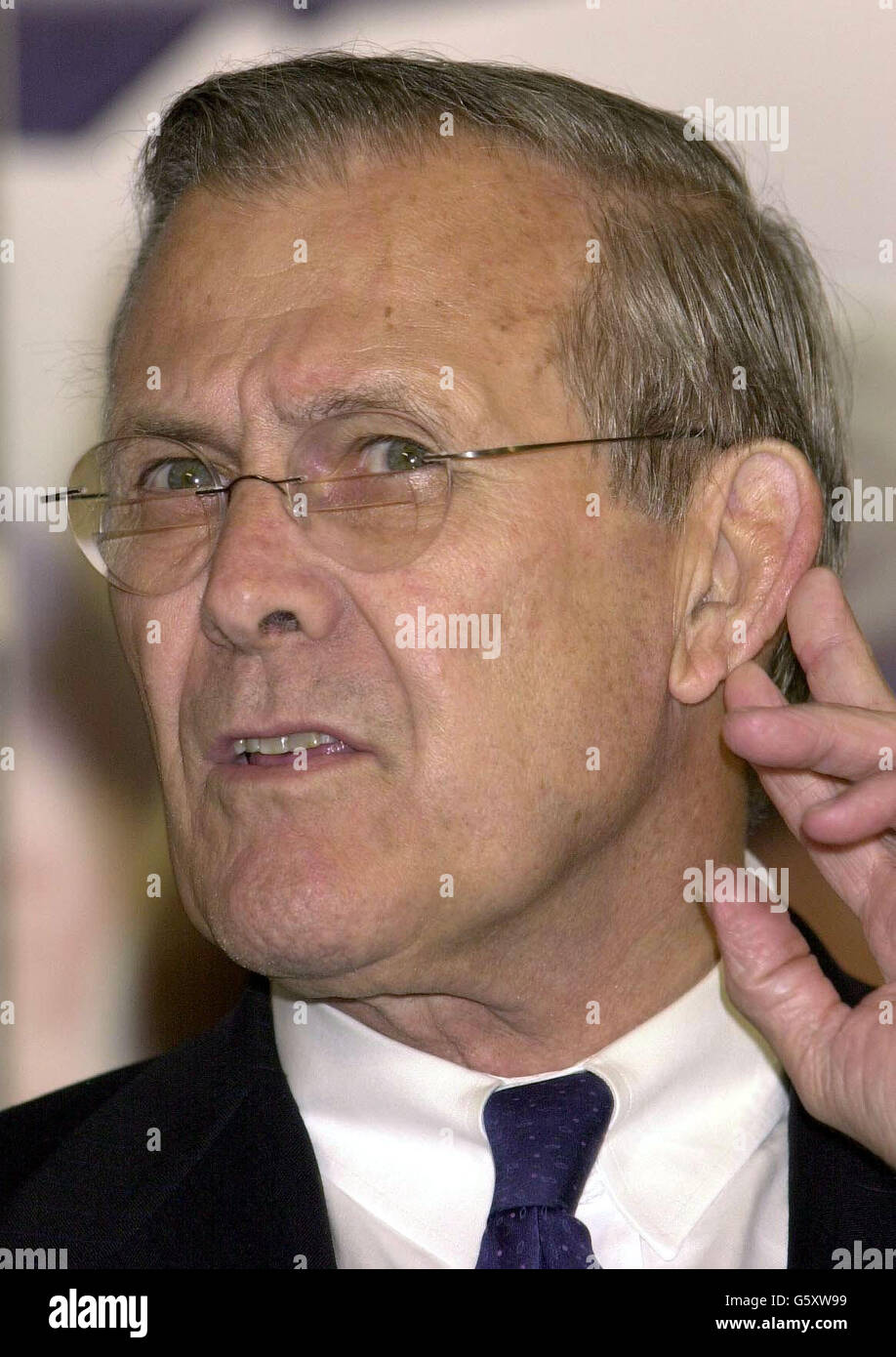 Donald Rumsfeld press conference Stock Photo - Alamy