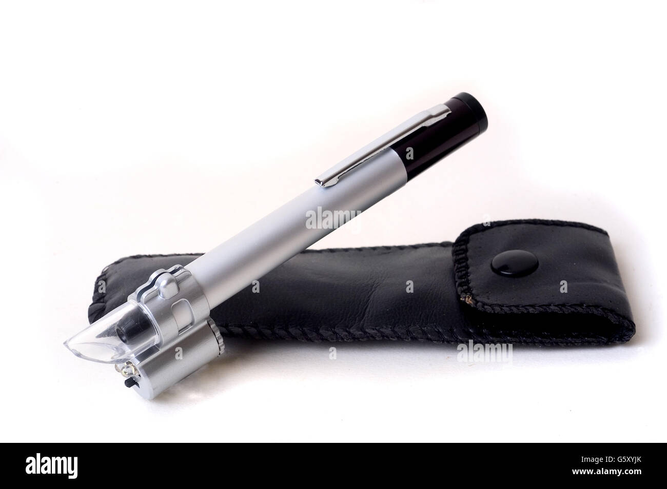 Pen-shaped magnifying glass with LED lighting for observation gold or ...