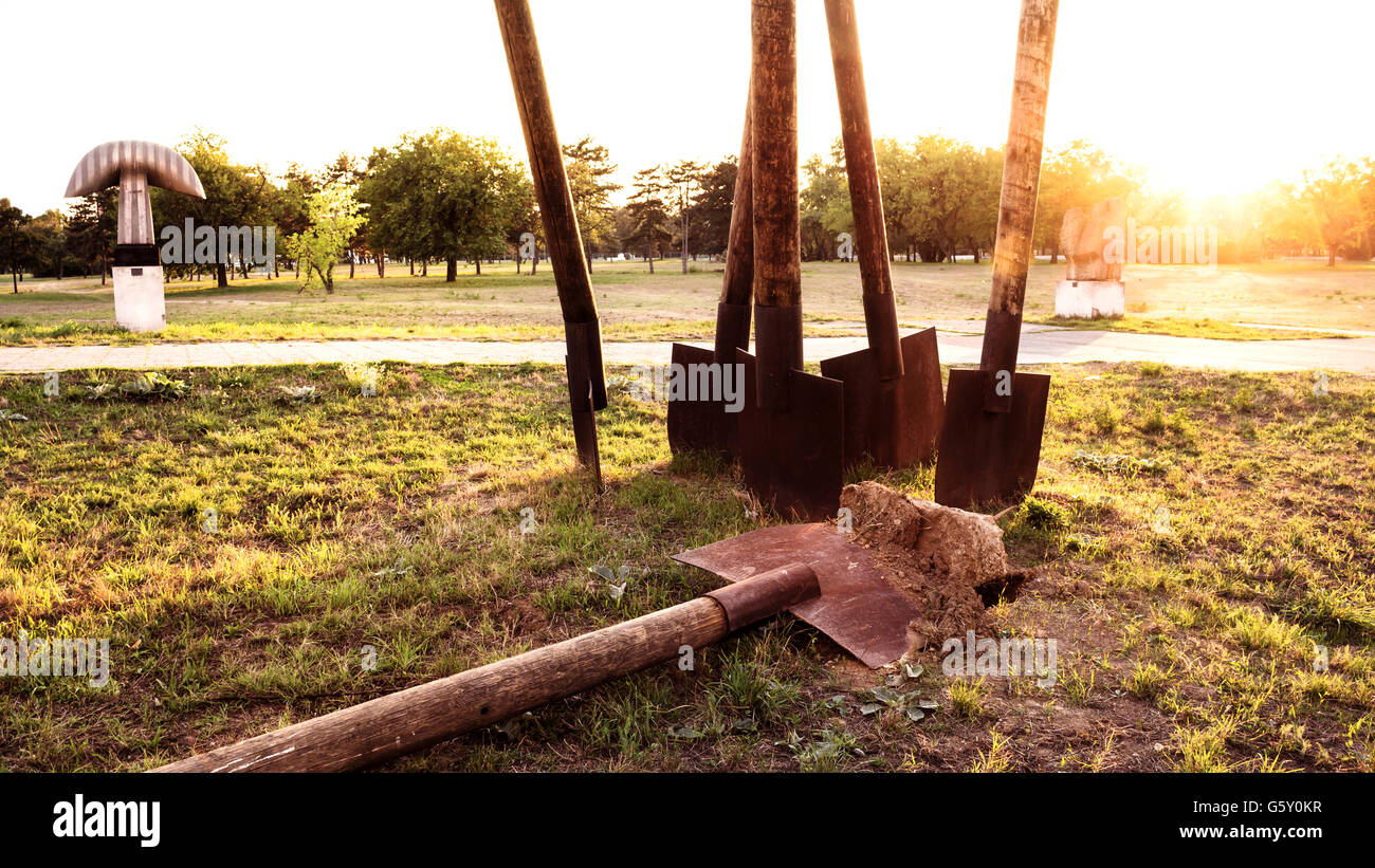 Giant spade hi-res stock photography and images - Alamy