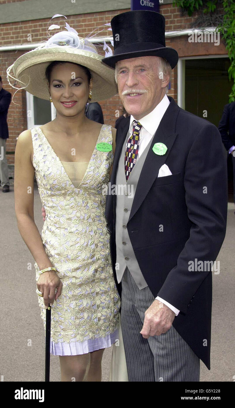 Tv star bruce forsyth wife wilnelia arrive hi-res stock photography and ...