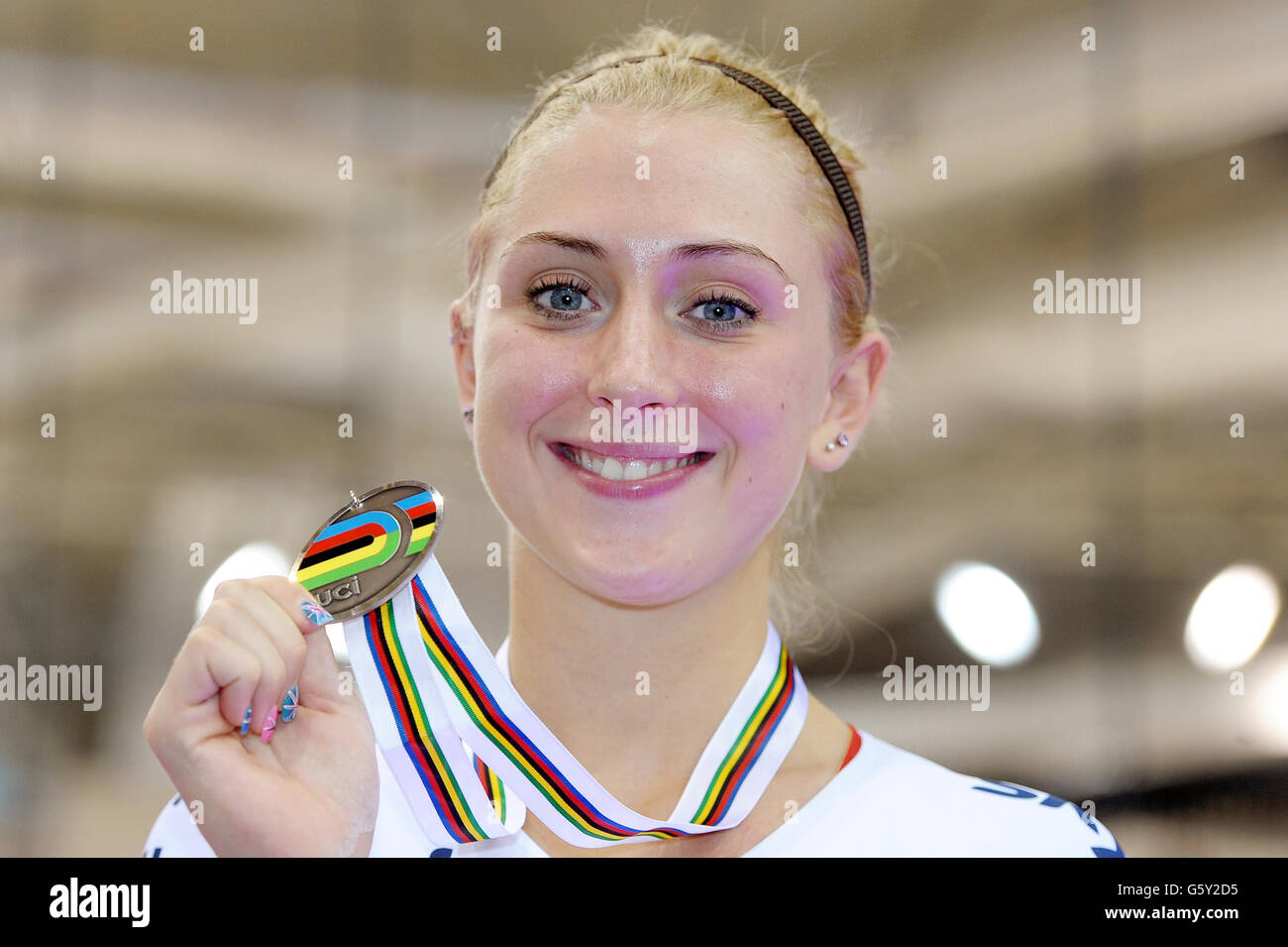 Great Britain's Laura Trott celebrates Silver in the omnium on day five ...