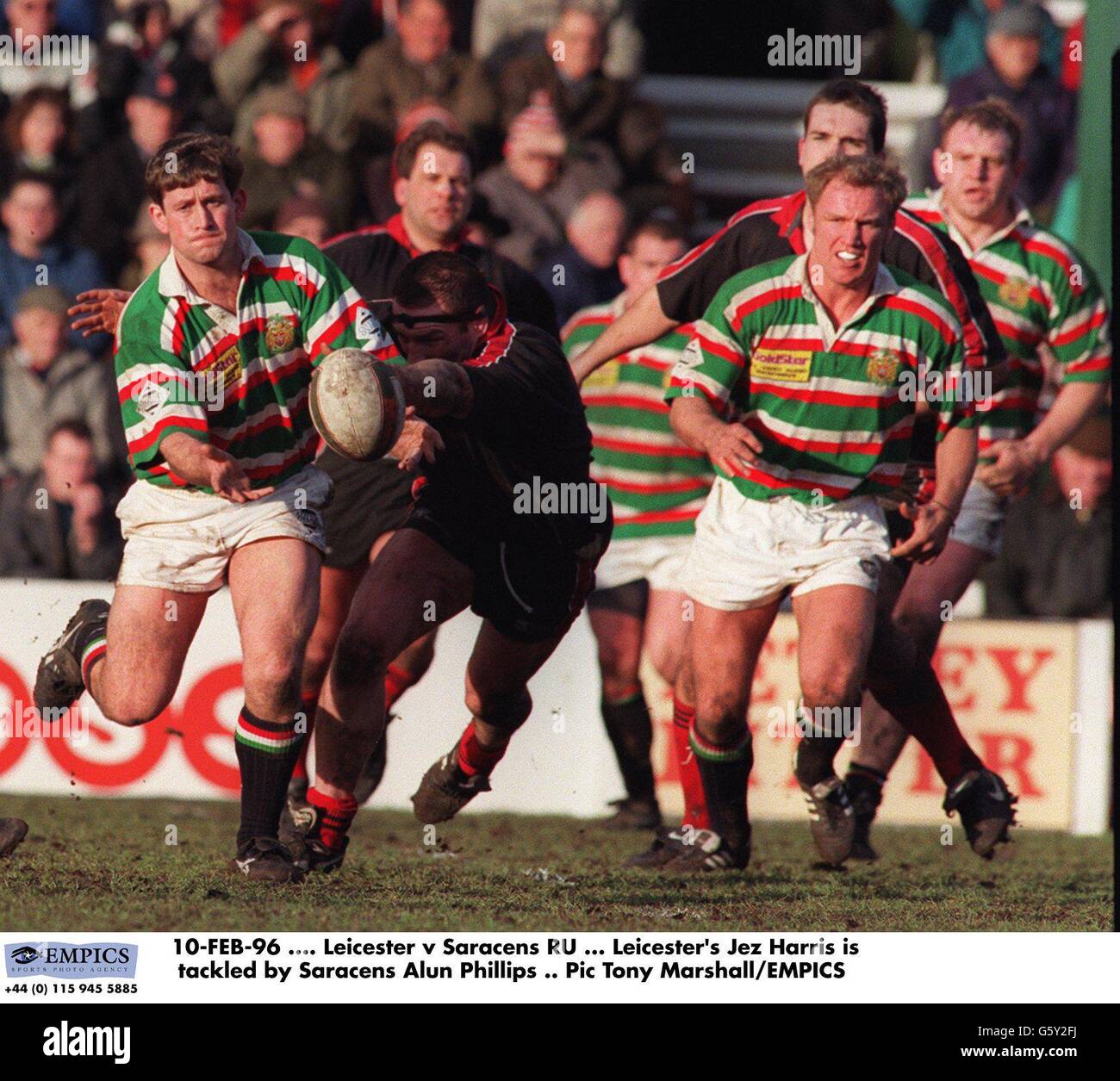 Leicesters jez harris tackled saracens alun phillips hi-res stock ...