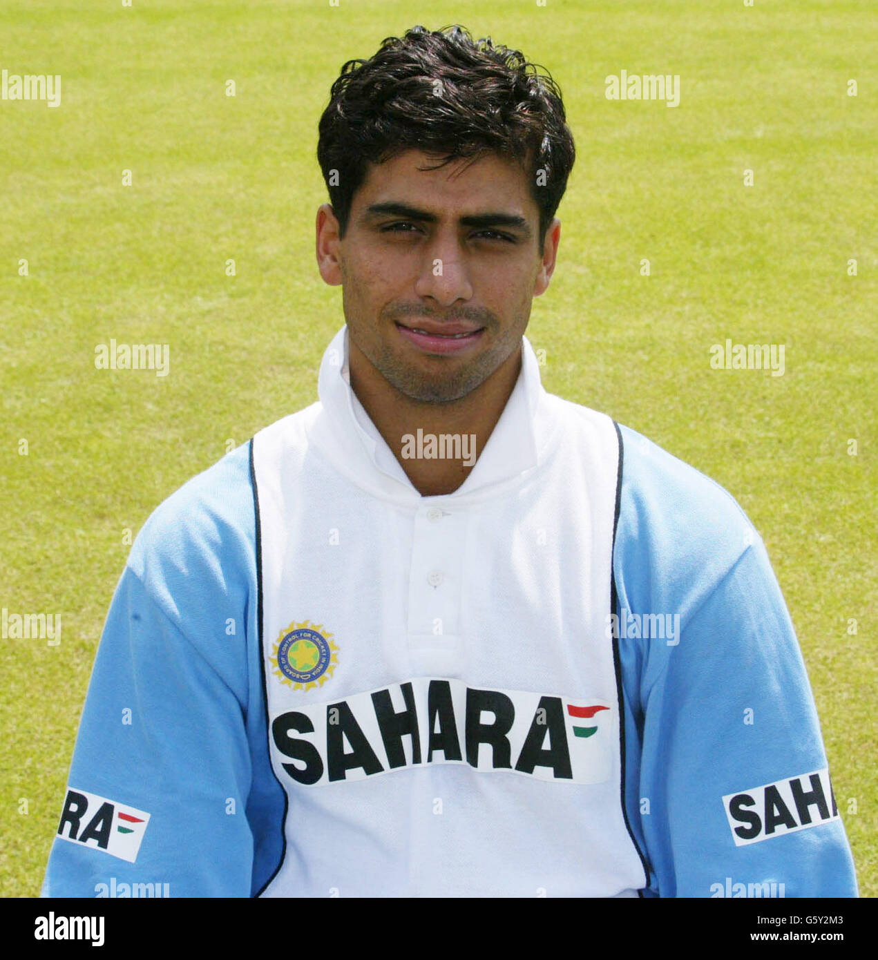 Ashish nehra cricket hi-res stock photography and images - Alamy