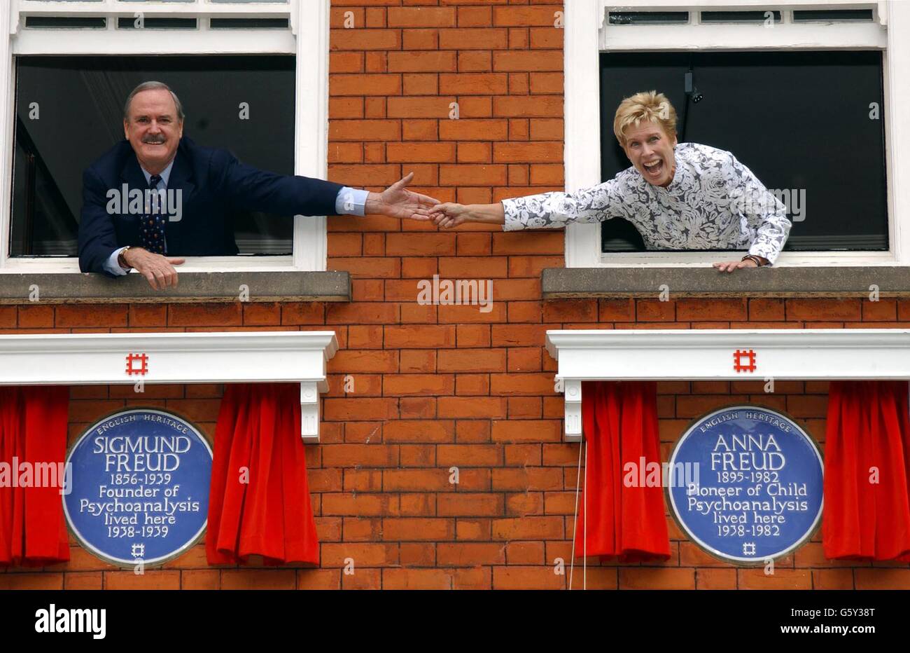 John cleese and wife alice faye hi-res stock photography and images - Alamy