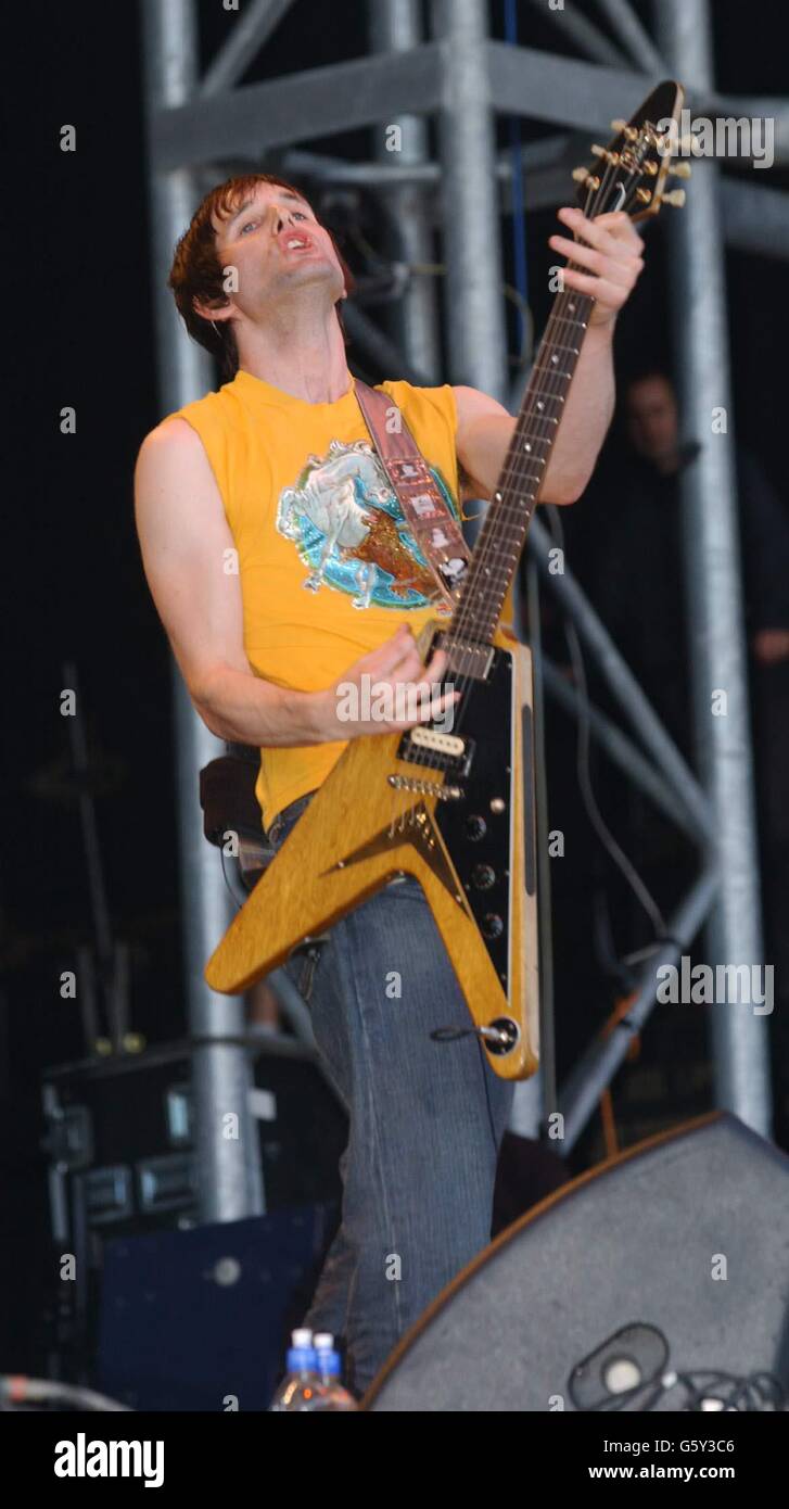 Ash tim wheeler performing glastonbury festival 2002 in somerset hi-res ...