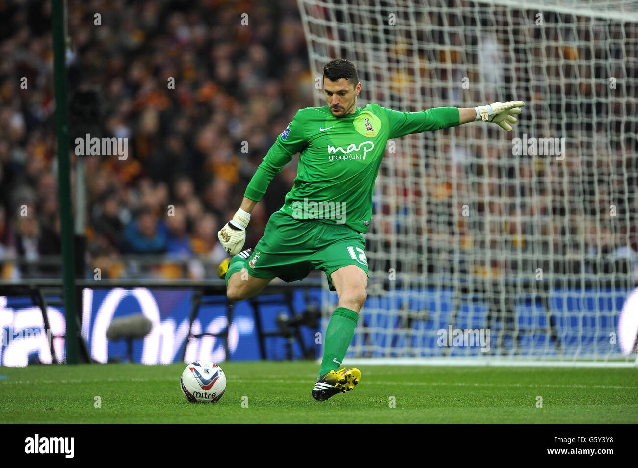 Bradford city goalkeeper matthew duke hi-res stock photography and ...