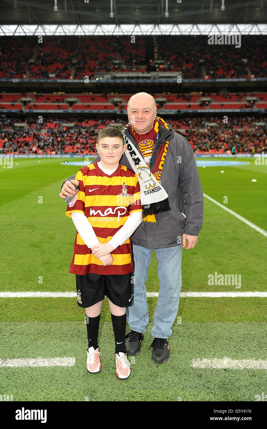 Bradford city mascot hi-res stock photography and images - Alamy