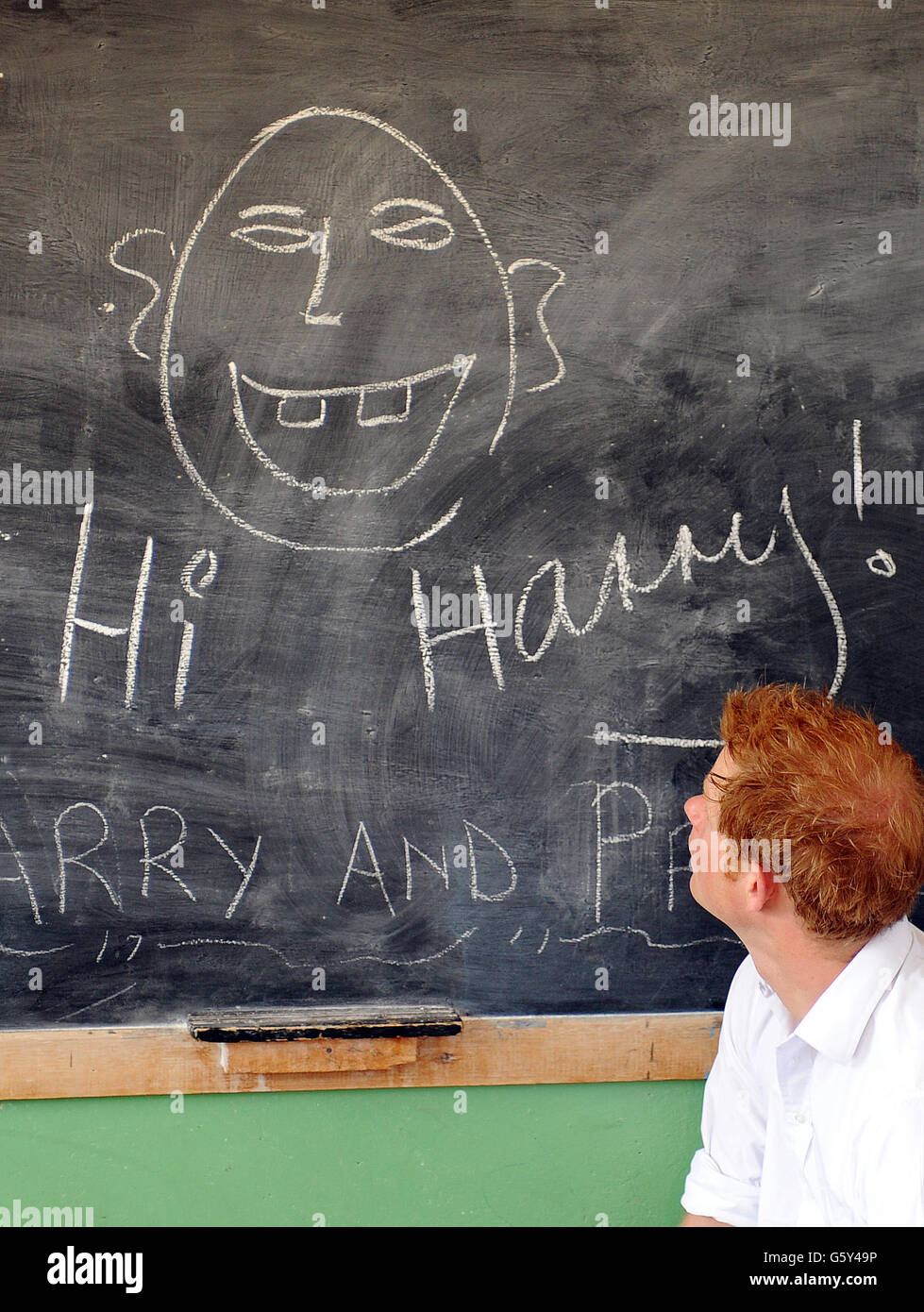 Prince Harry sits in on a sign sign language class at the Kananelo ...