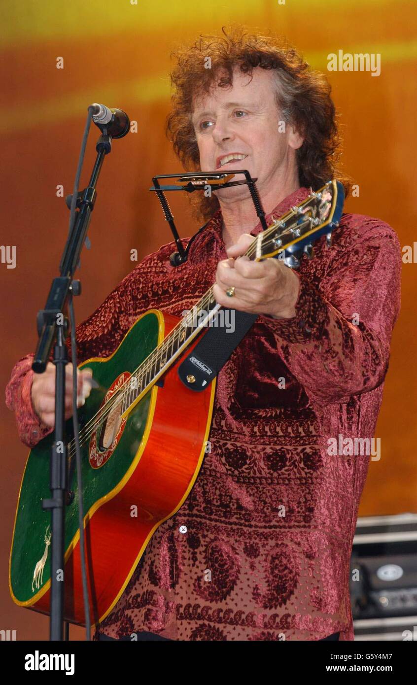 60's pop star Donovan during a guest performance with the band ...