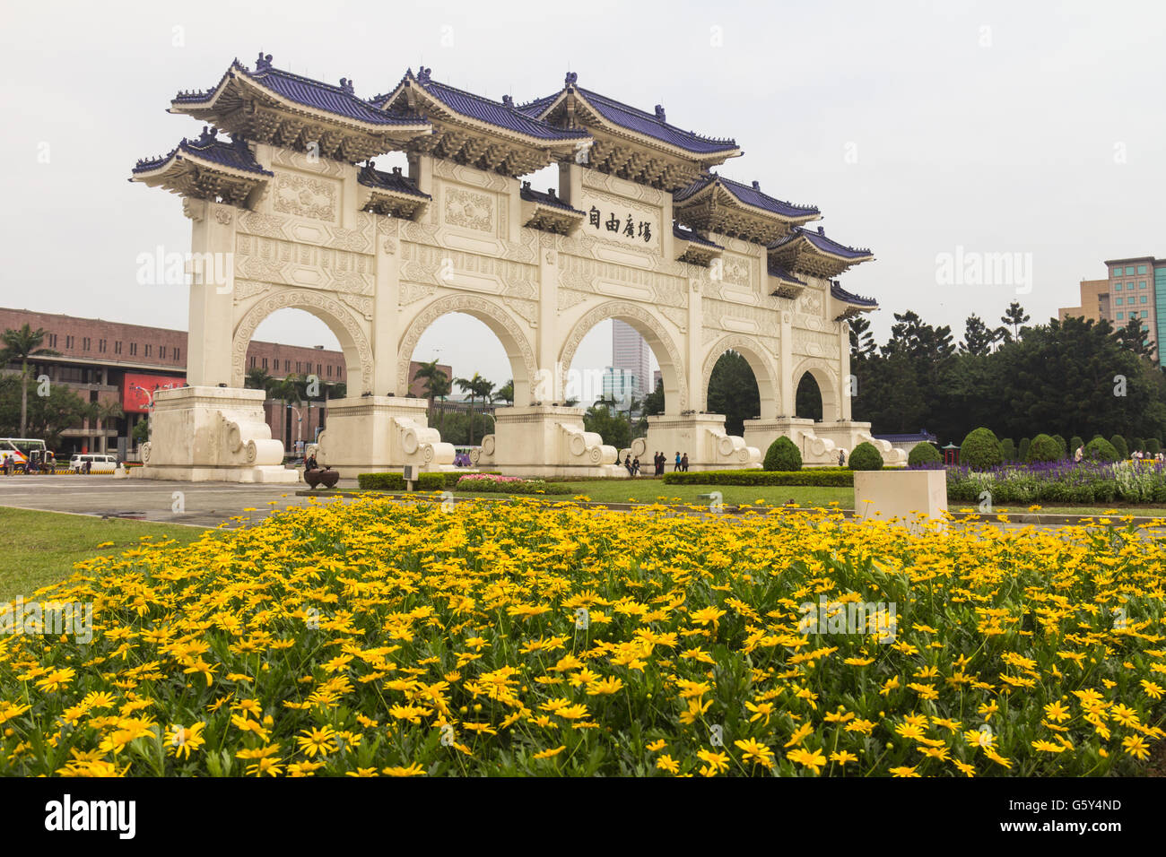 Main Gate to the Chiang Kai Shek Memorial Hall Taipei in Taiwan Stock ...