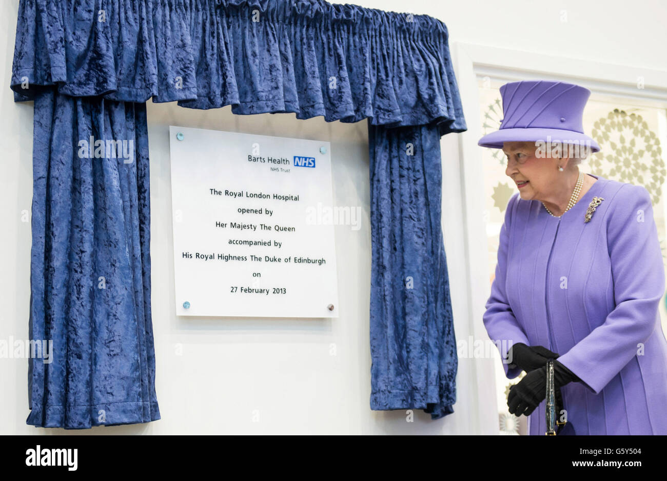 The Queen unveils a plaque to officially open the new Royal London ...