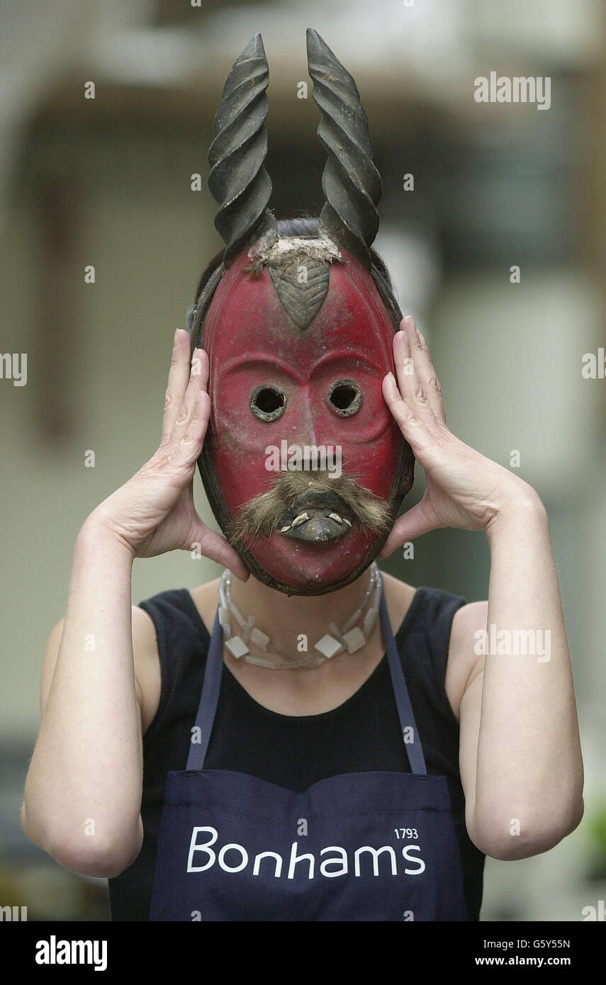 Liberian mask hi-res stock photography and images - Alamy