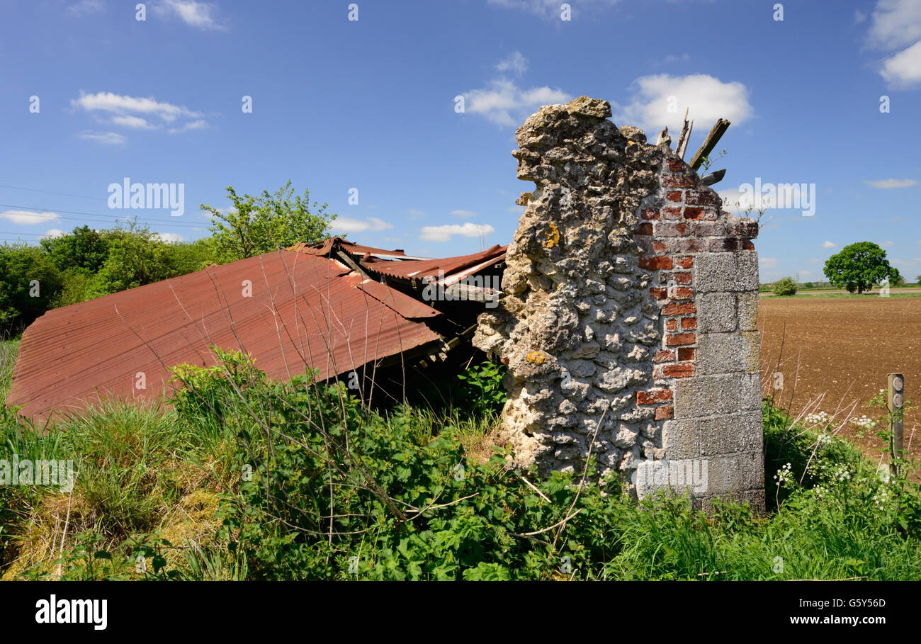 Shed falling down hi-res stock photography and images - Alamy