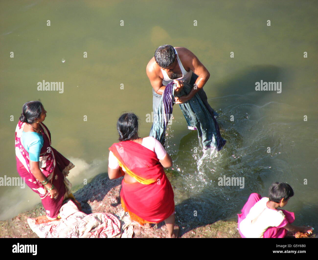 Washing clothes in india hi-res stock photography and images - Alamy