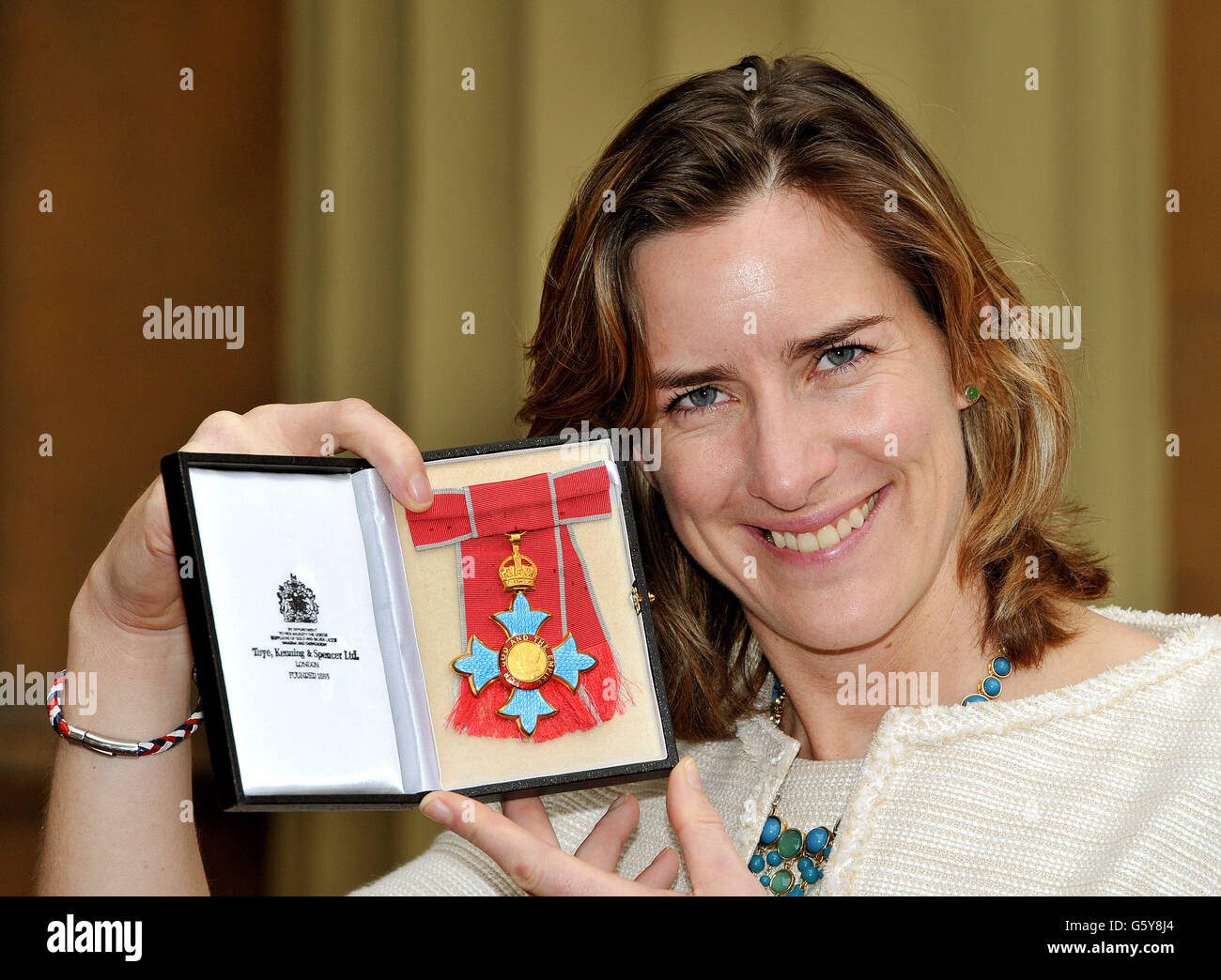 Katherine Grainger proudly holds her CBE award after the Investiture ...