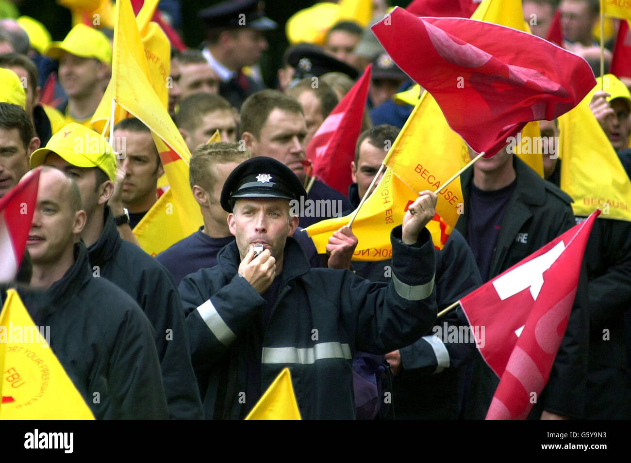 Fire fighters on strike Stock Photo - Alamy
