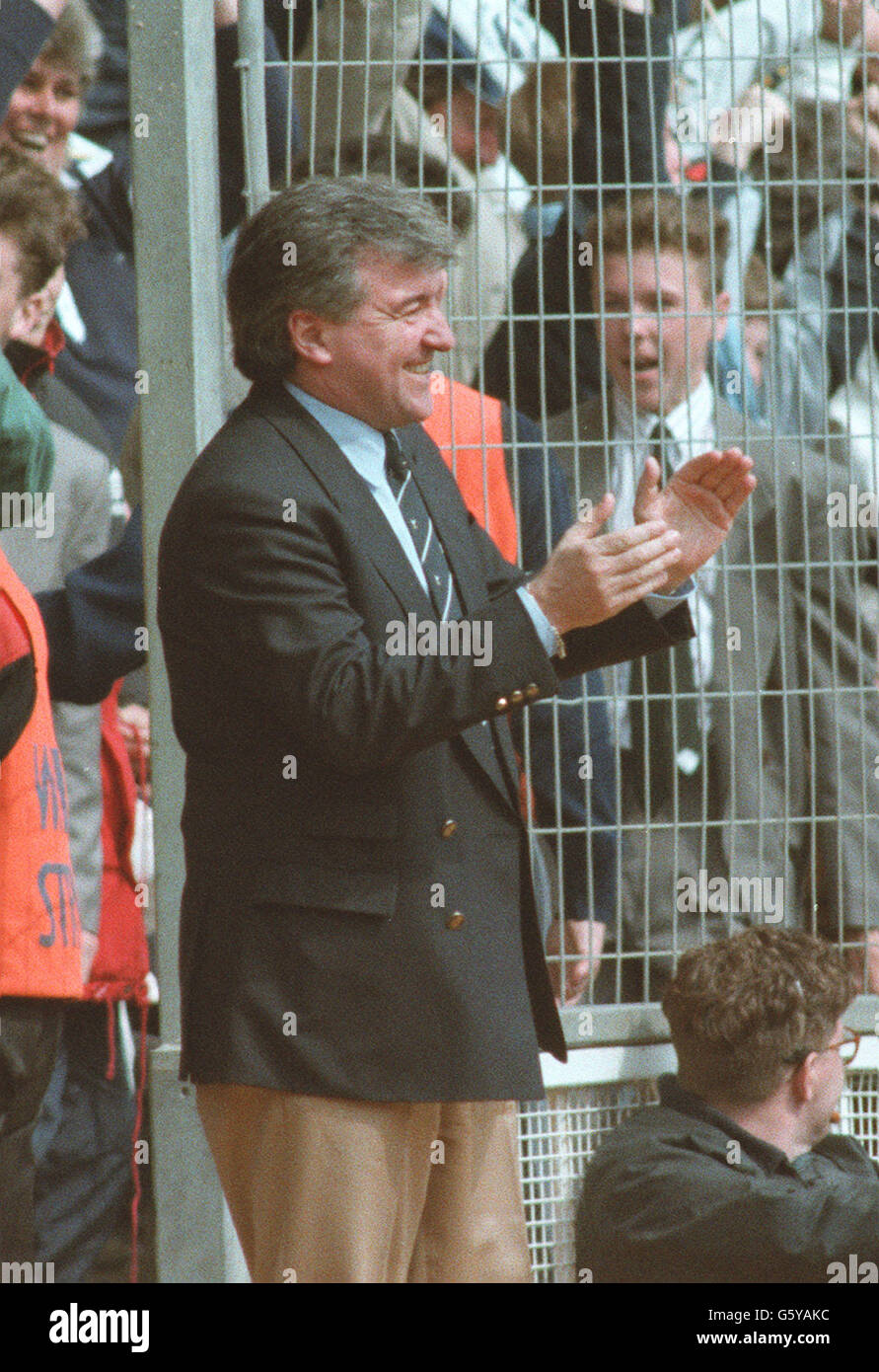 Blazer clapping sport football smiling terry venables hi-res stock ...