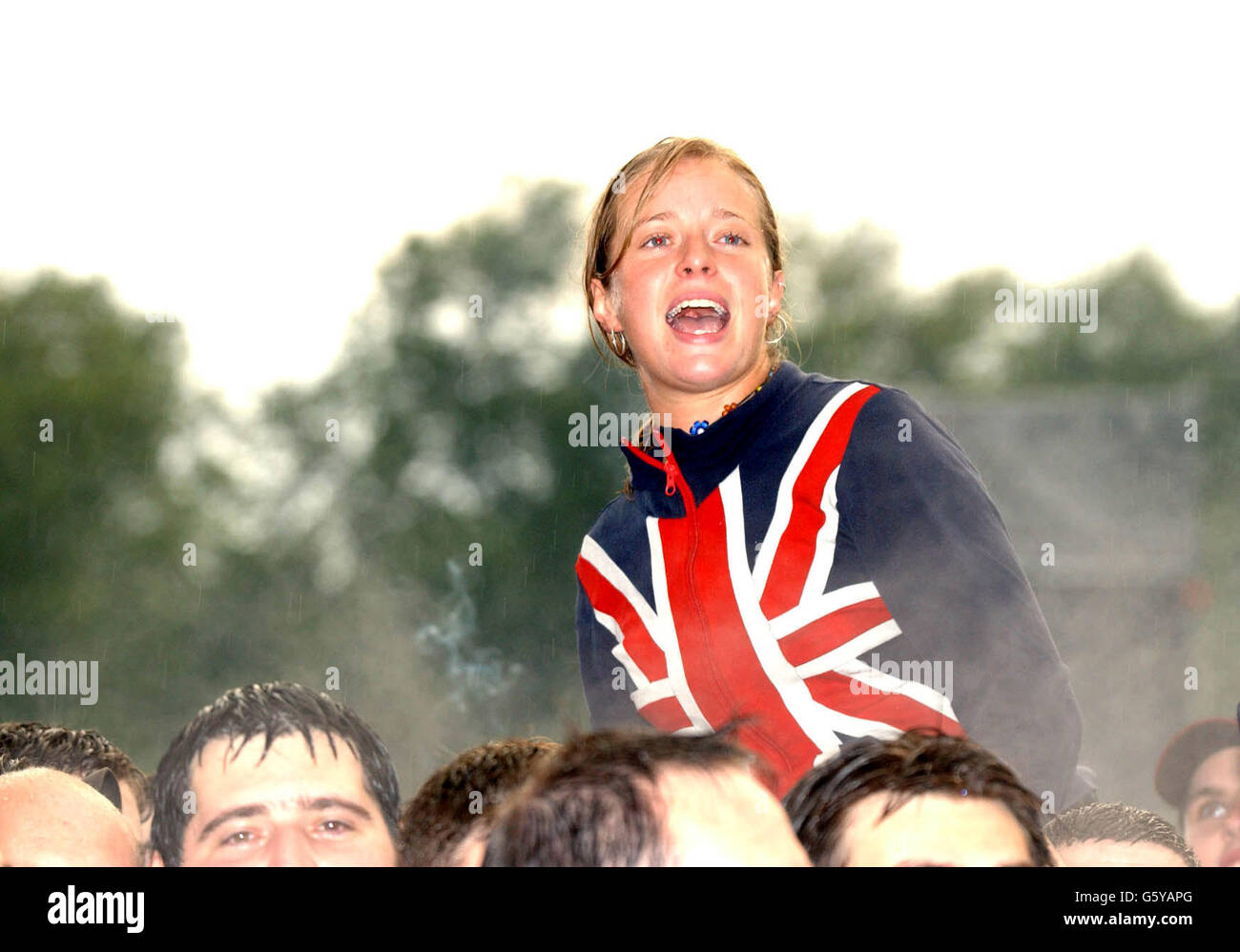 Oasis stage crowd hi-res stock photography and images - Alamy