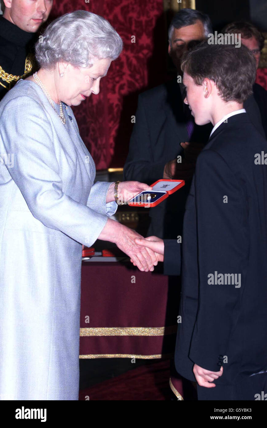 Queen elizabeth ii presenting a gold medal to alexander pirrie hi-res ...