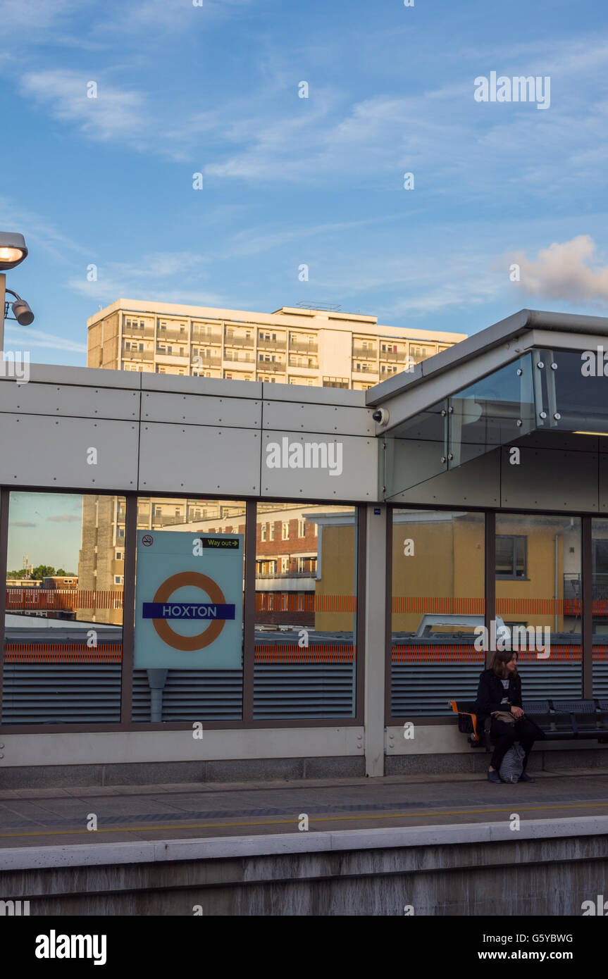 Tfl rail overground train station hi-res stock photography and images ...