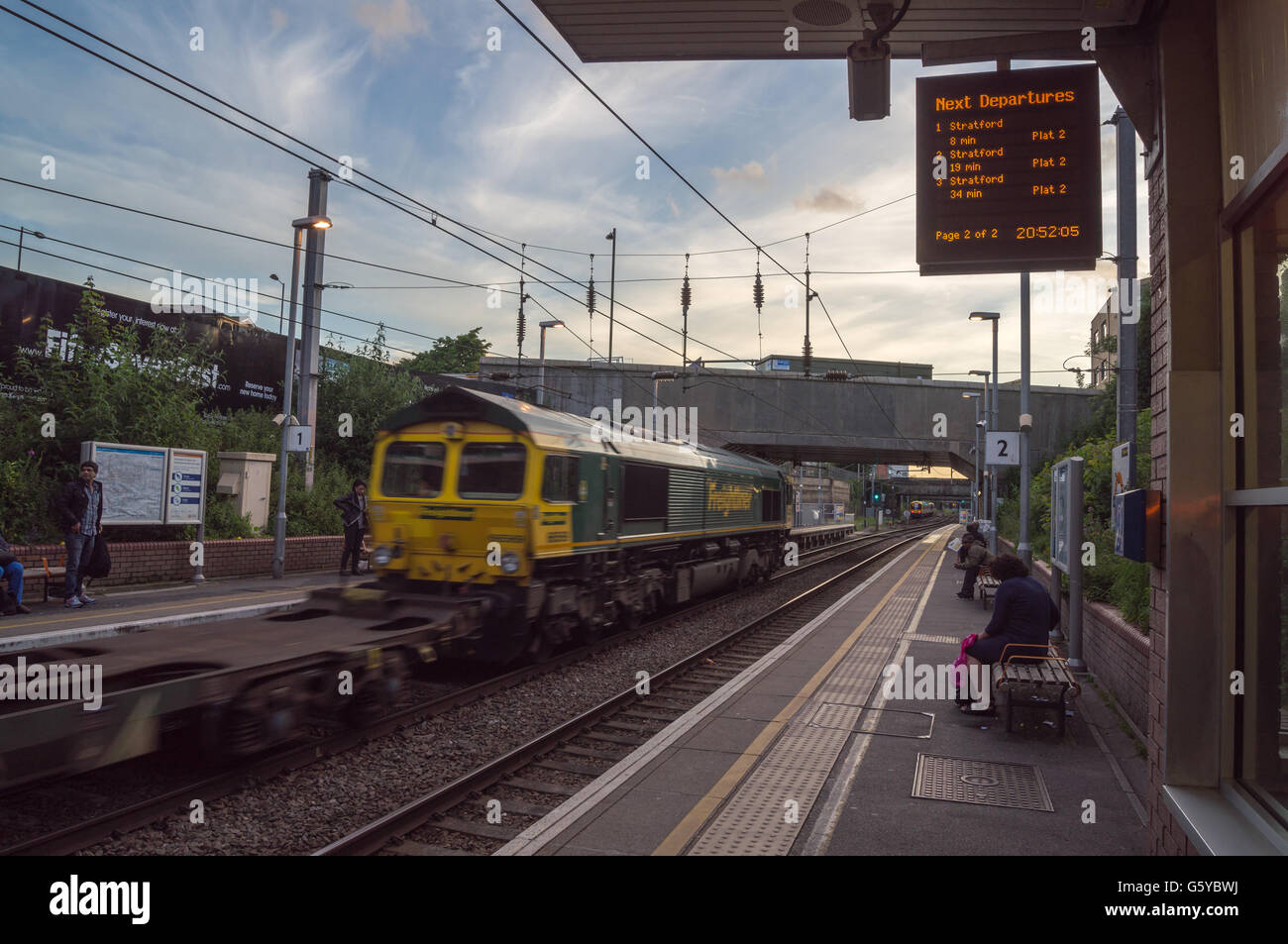Dalston kingsland overground station hi-res stock photography and ...