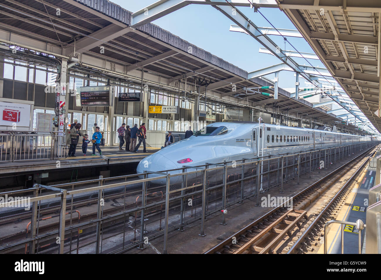 Japanese high speed trains hi-res stock photography and images - Alamy